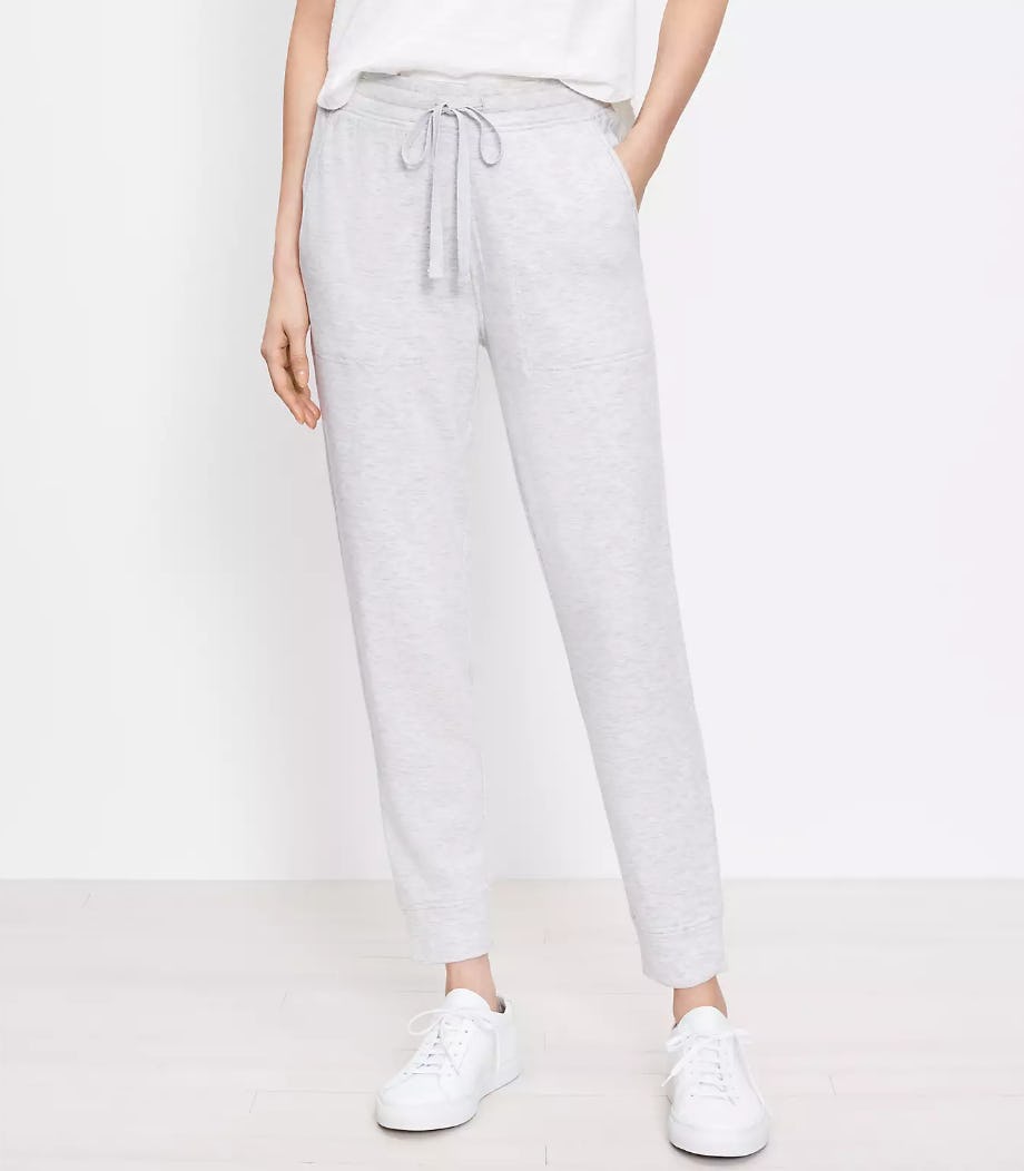 16 Stylish Sweatpants Outfits That Make Getting Dressed Easy