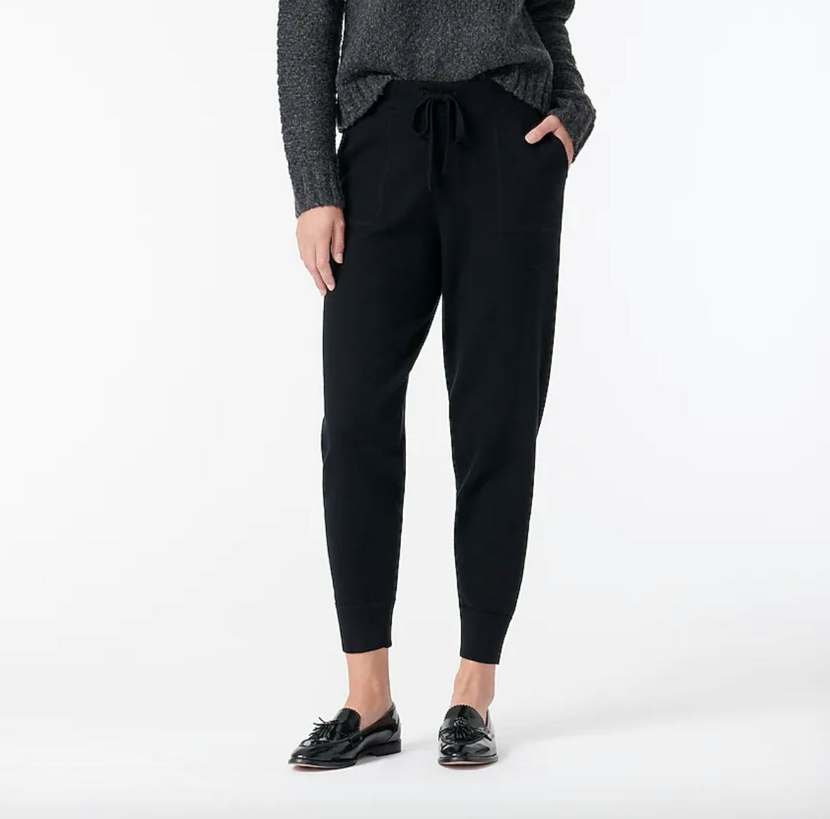 16 Stylish Sweatpants Outfits That Make Getting Dressed Easy