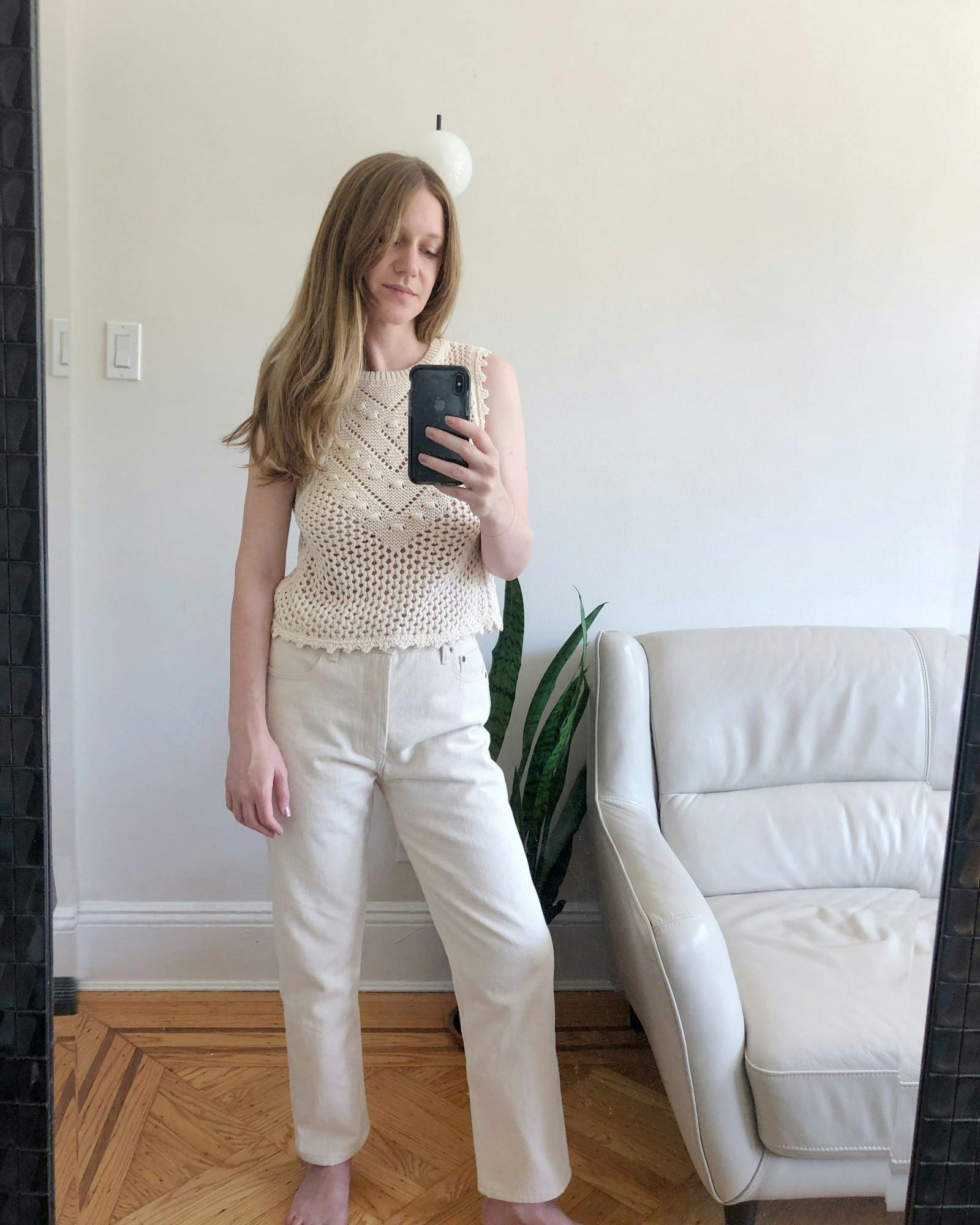 5 Vintage White Jeans Outfits I'm Wearing — Inspired By My Retro Icons