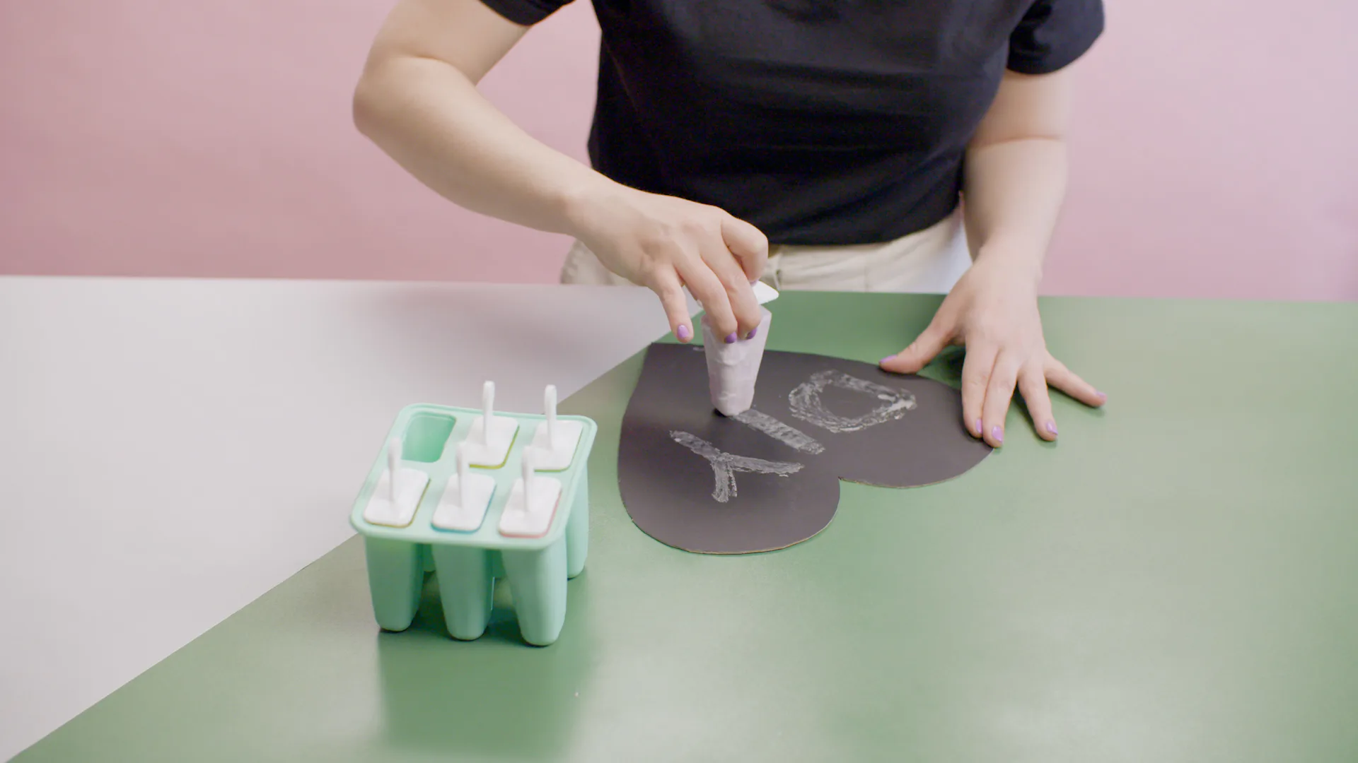 VIDEO: DIY Popsicle Chalk