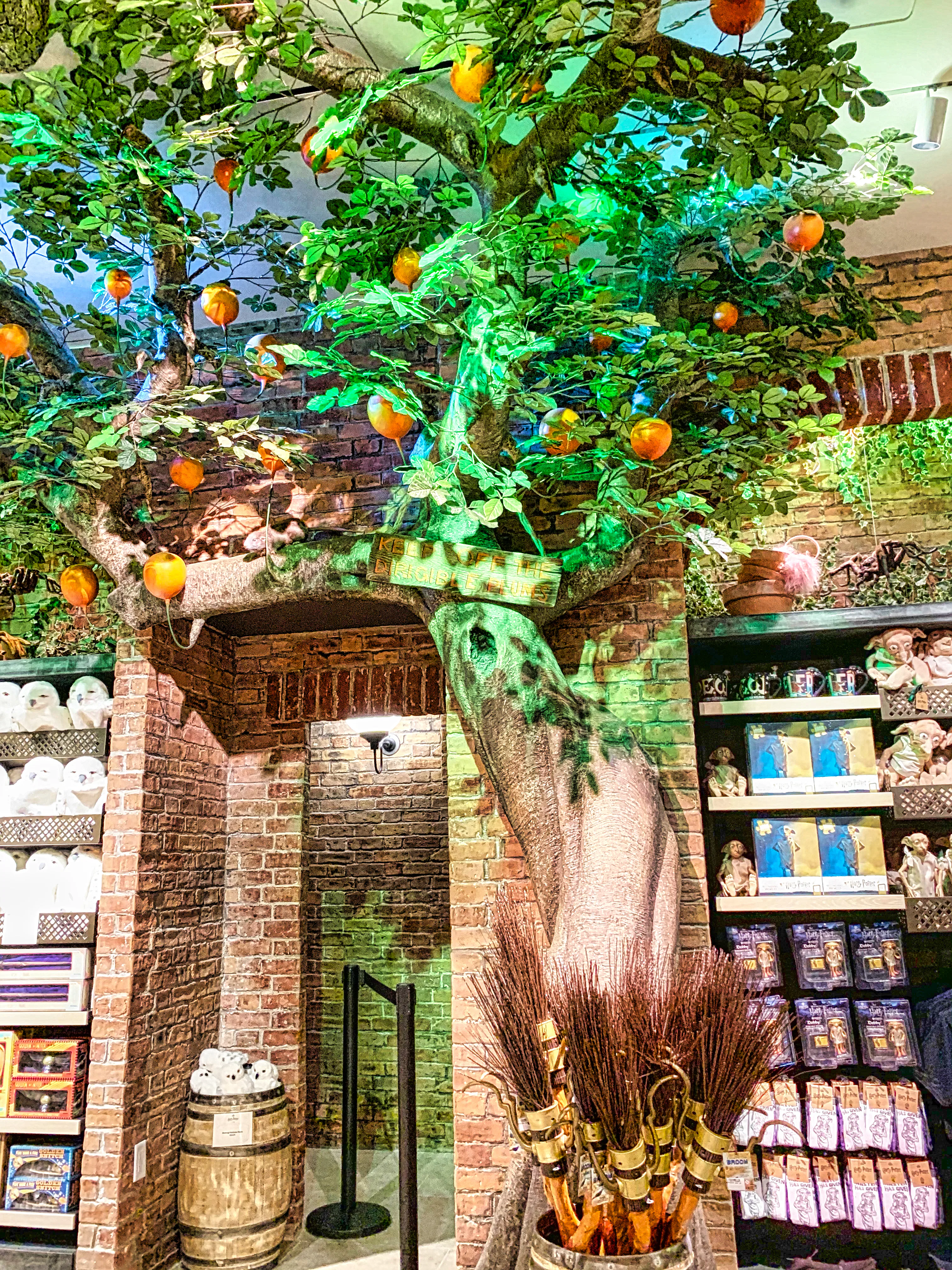Harry Potter New York Hidden Gems, Easter Eggs Inside The NYC Flagship ...