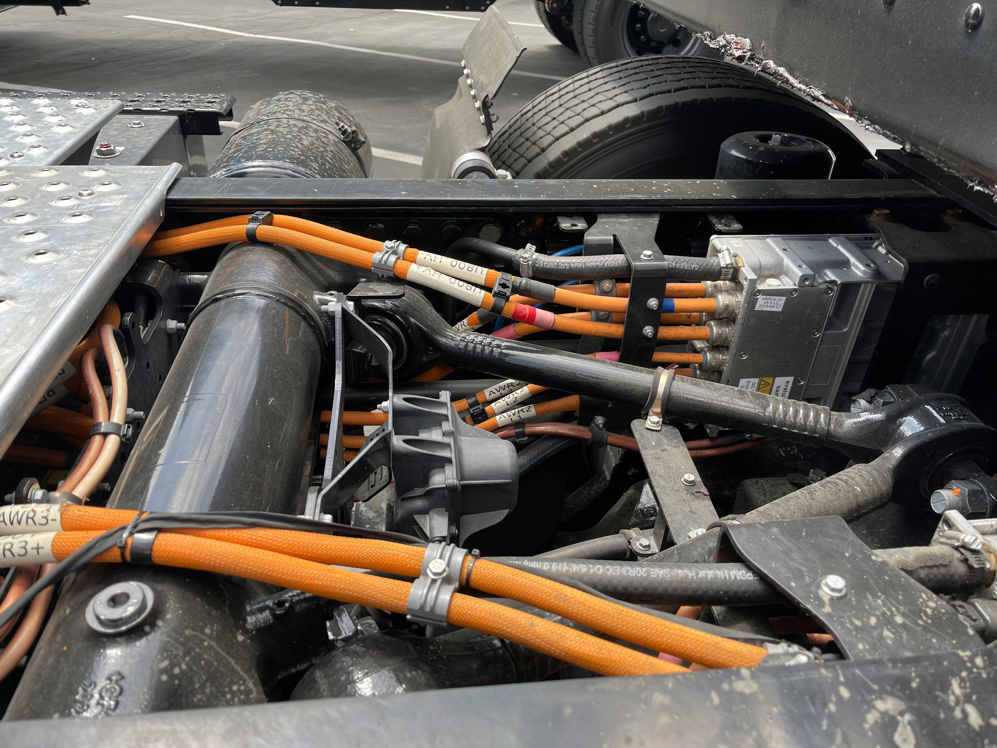 Scientists show how electric big rigs and buses will save thousands of ...