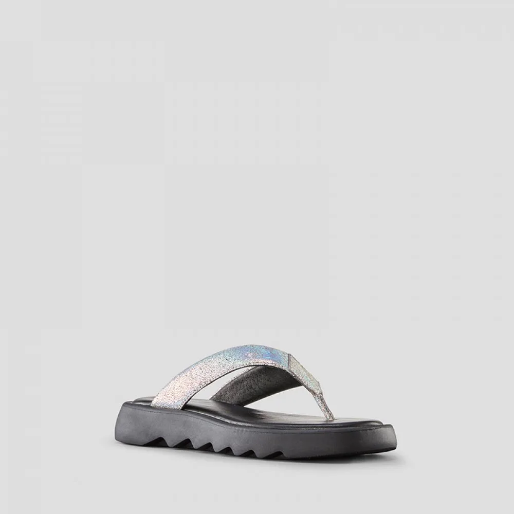 The Best Chunky & Platform Flip-Flops For A Y2K Fashion Summer