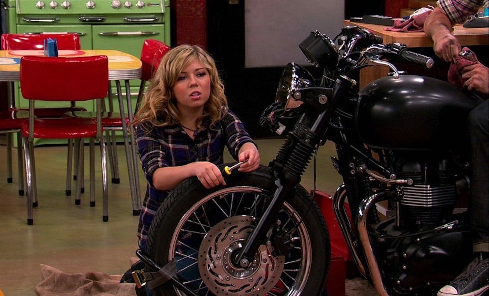 How The 'iCarly' Reboot Explained Sam's Absence Was Perfect