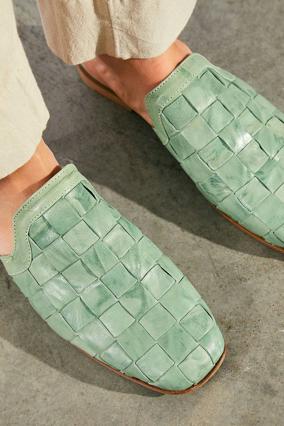 10 Summer Flat Trends Stylish Women Are Living In