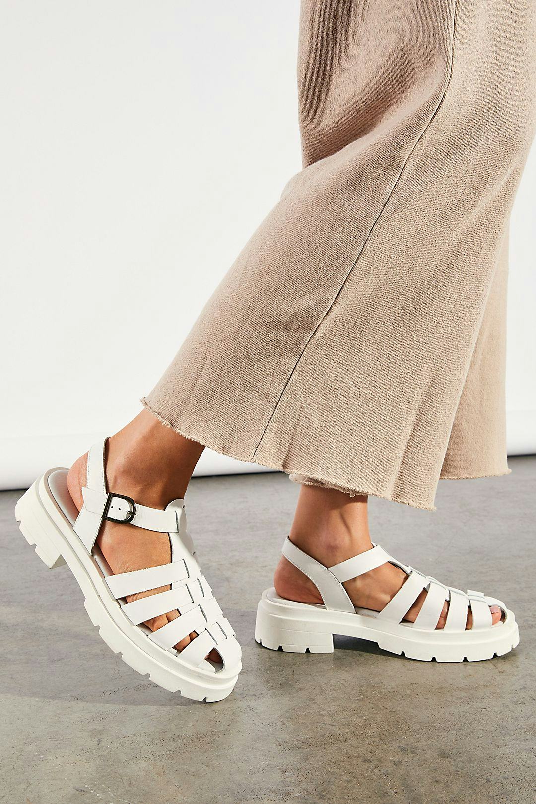 10 Summer Flat Trends Stylish Women Are Living In