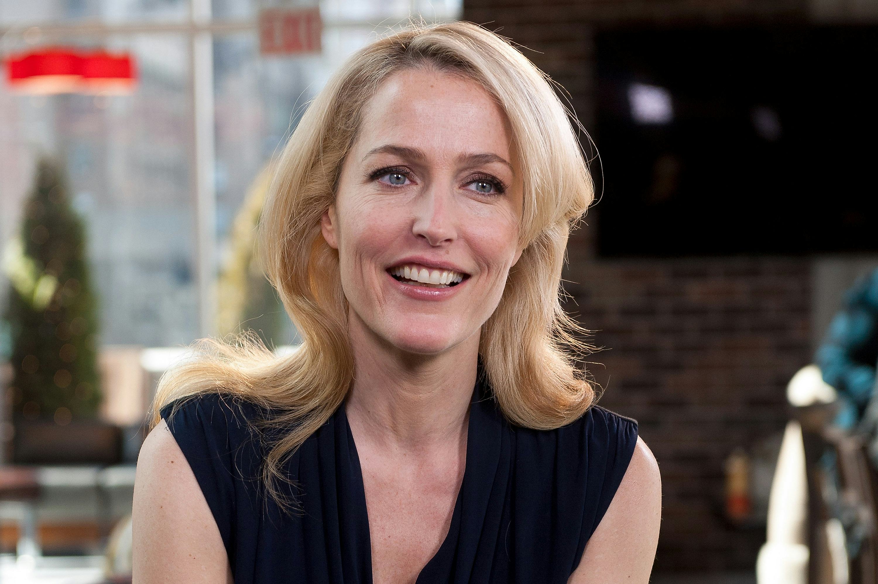 Gillian Anderson Refuses To Wear Bras Because They Are “Uncomfortable”