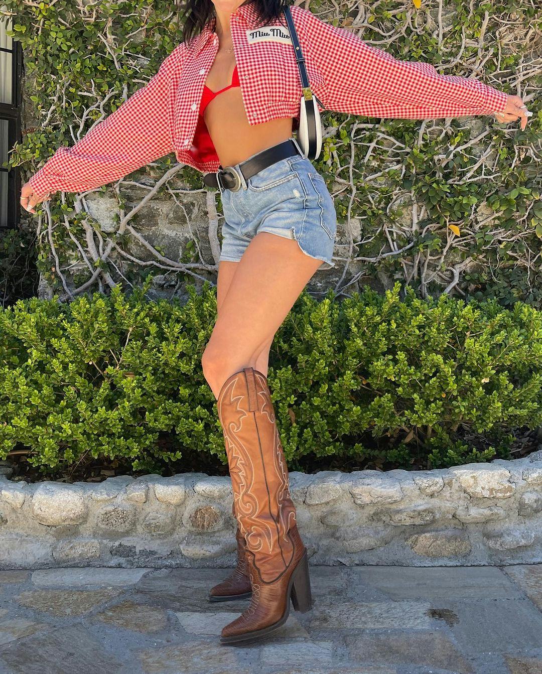 Sophie Turner’s Cowboy Boots Are Surprisingly Versatile
