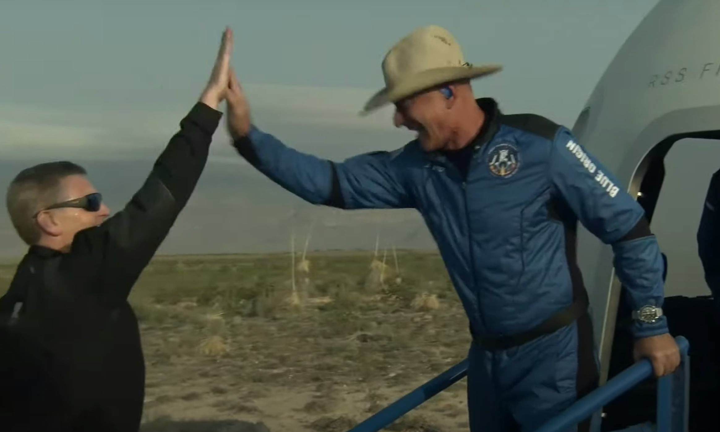 Jeff Bezos has done it, folks: “Best day ever!” says capitalist titan ...