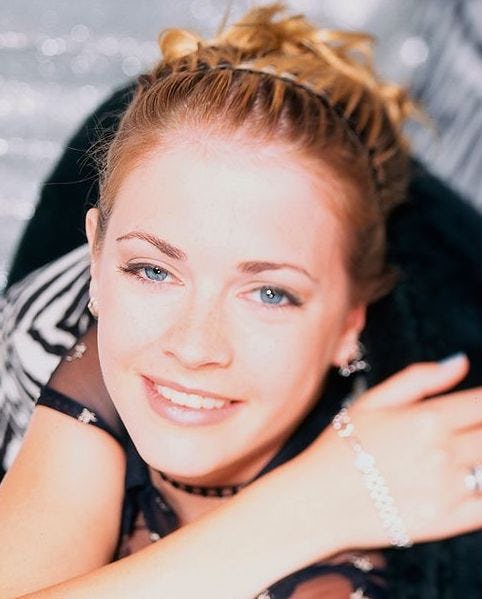 Every Y2K Beauty Trend To Try This Fall