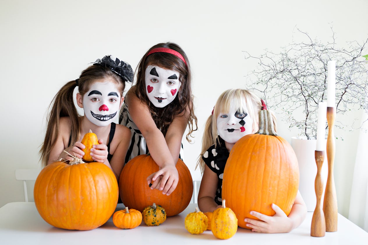 15 Creative Halloween Photo Shoot Ideas For Families