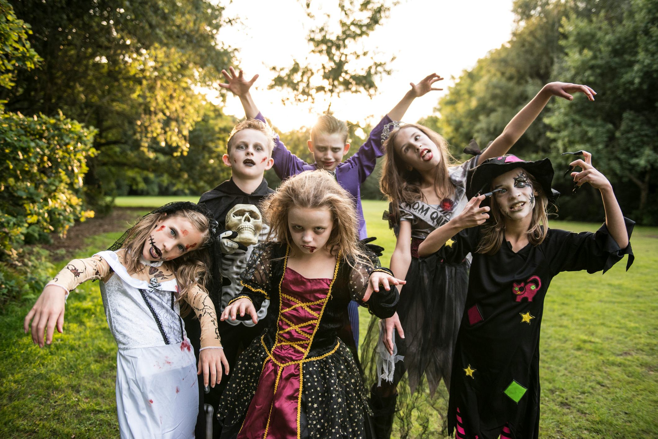 15 Creative Halloween Photo Shoot Ideas For Families