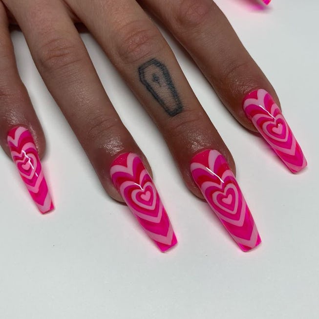 Heart Nails Are The Cutest Fall 2021 Manicure Trend & Here Are 5 Ways ...