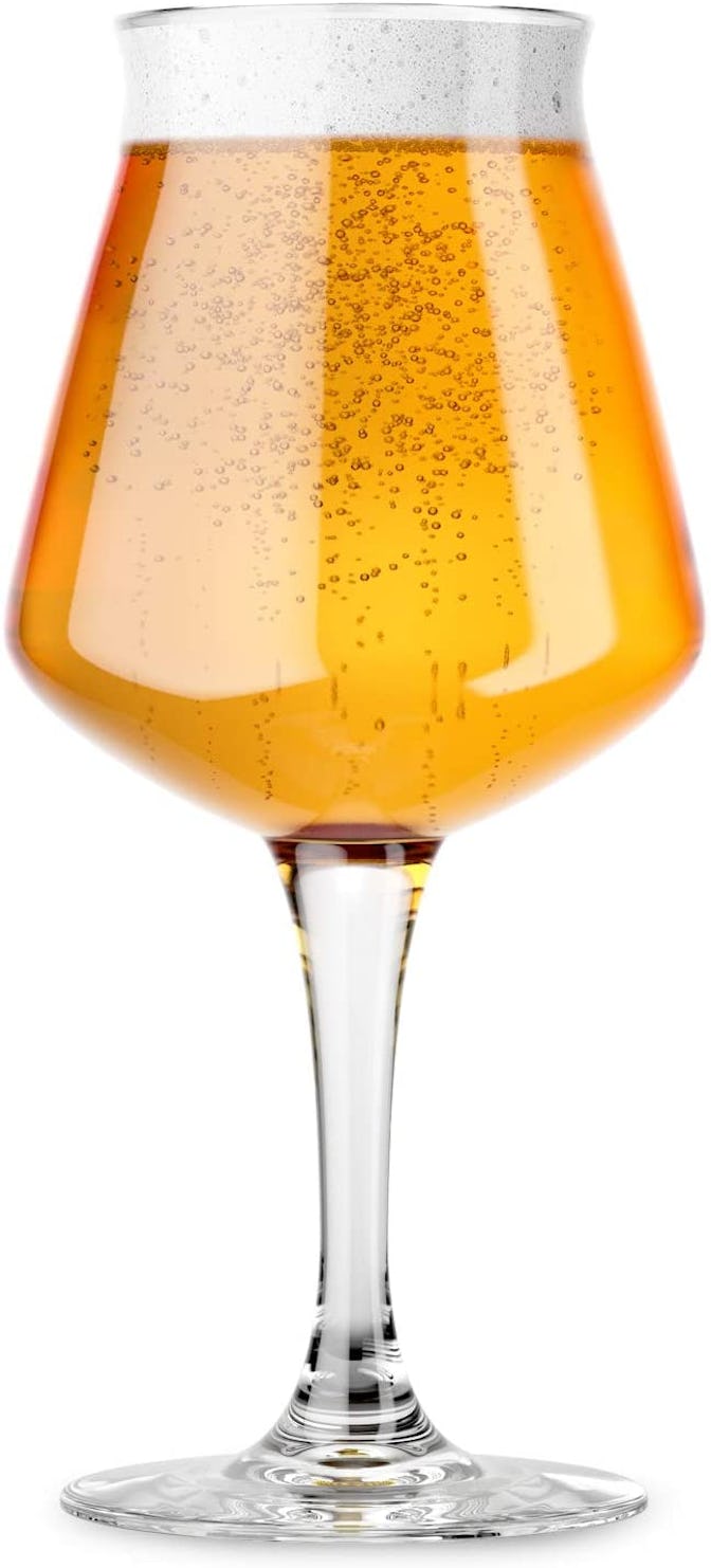 The 7 best IPA glasses to maximize your brew's flavor