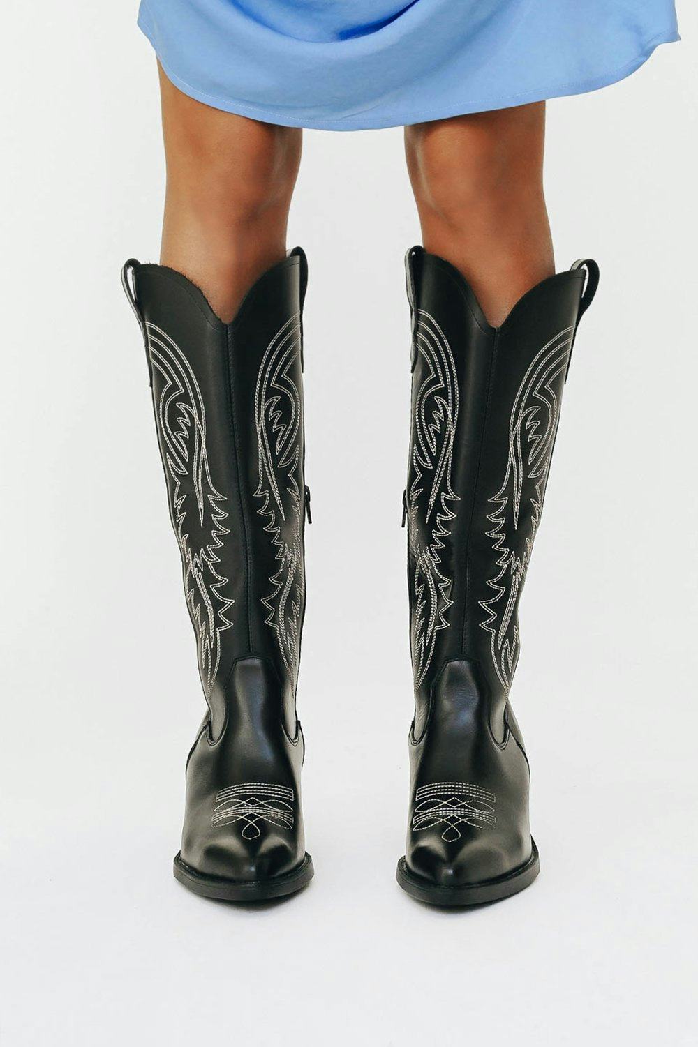 7 Cottagecore Aesthetic Outfits For Summer & Fall