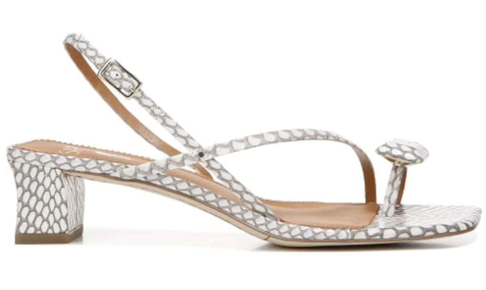 7 Cottagecore Aesthetic Outfits For Summer & Fall