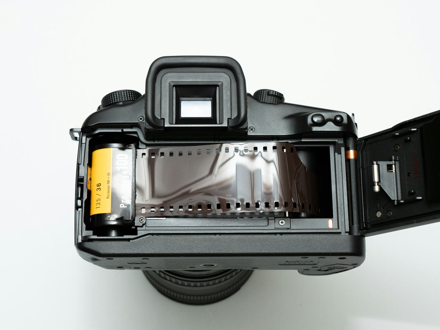 Canon EOS 7 review: An incredible 35mm film camera in 2021