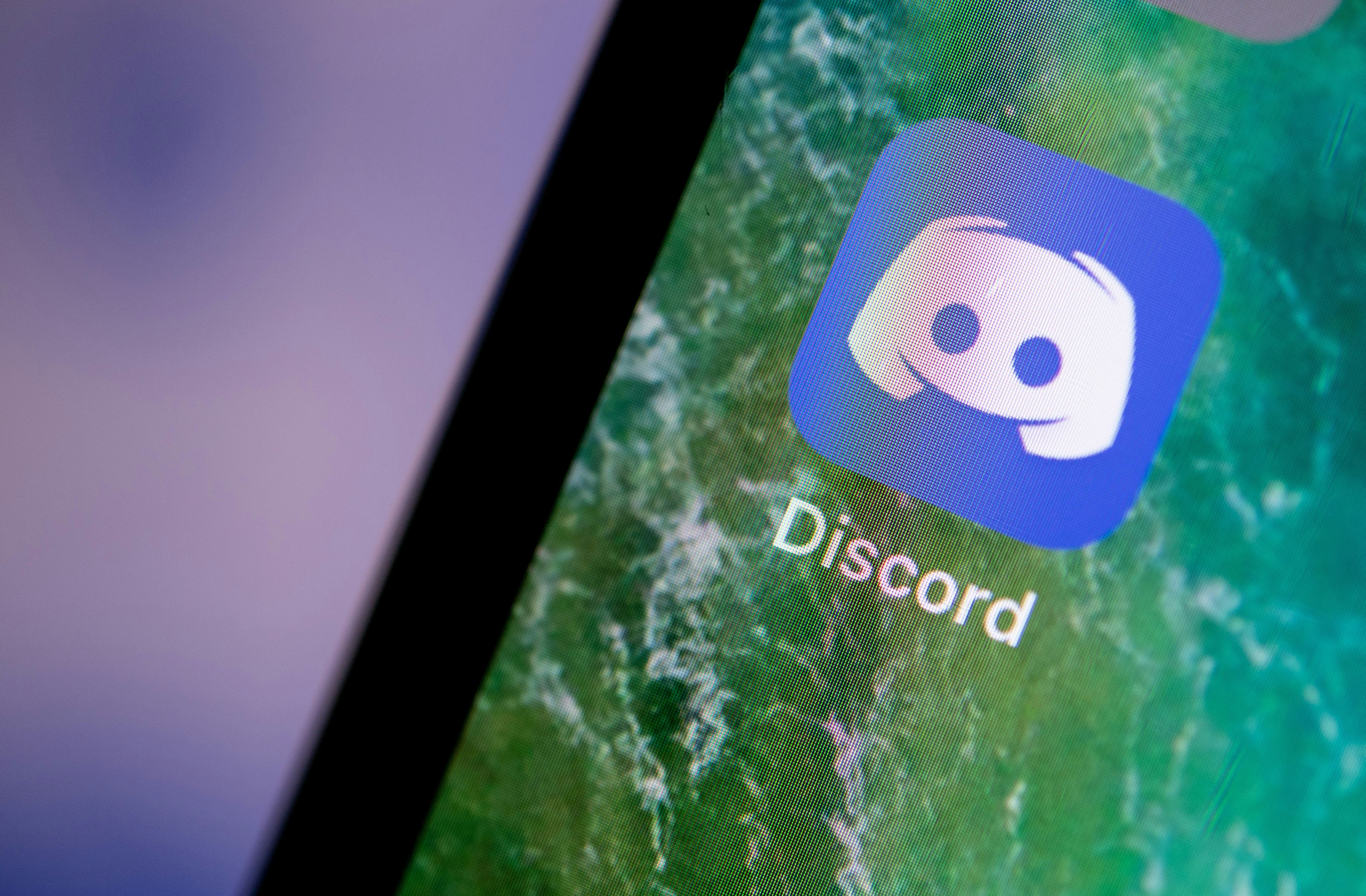 How to start a Discord server