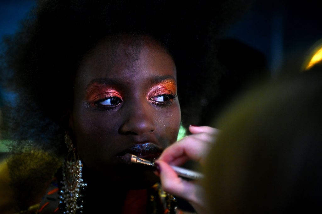 London Fashion Week S/S '22 Beauty Trends Are All About Color & Glowing ...