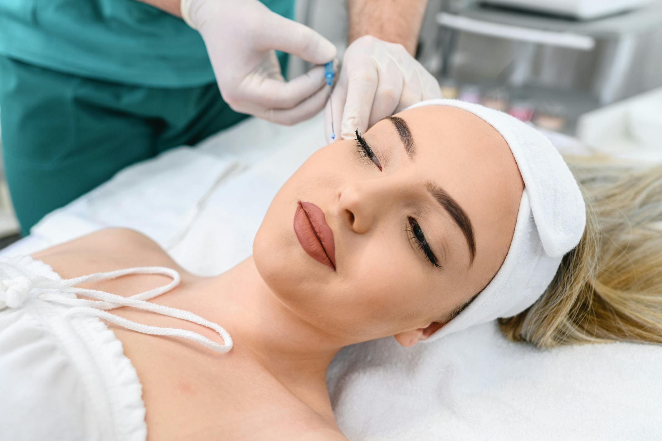 Thread Lifts: What The Pros Want You To Know About The Trendy Procedure