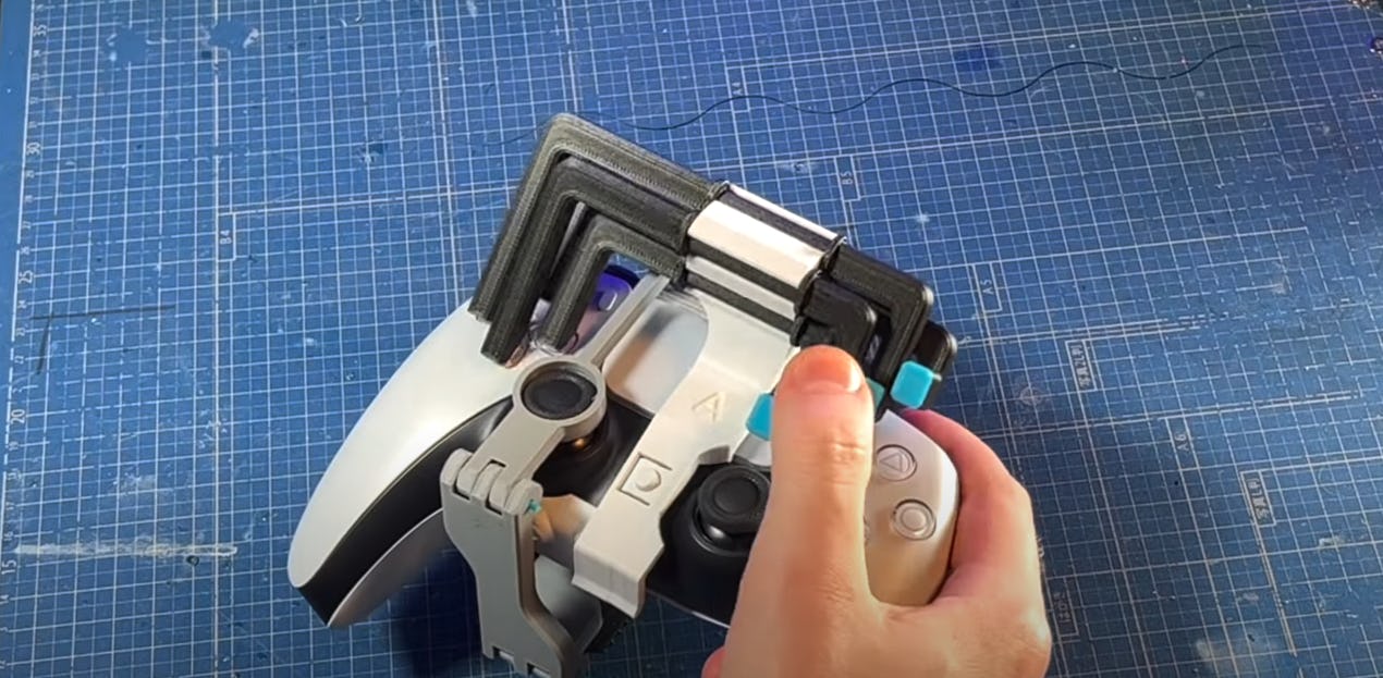 Modder makes one-handed DualSense controller for the PS5