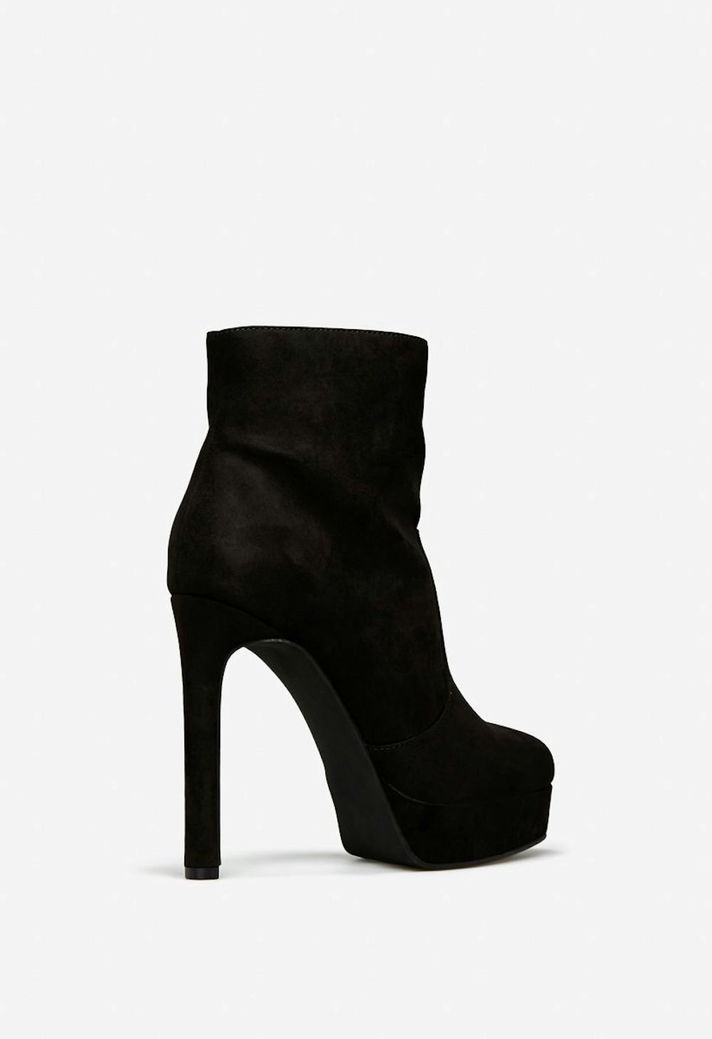 17 Black Platform Boots For 2022's Gothcore Trend