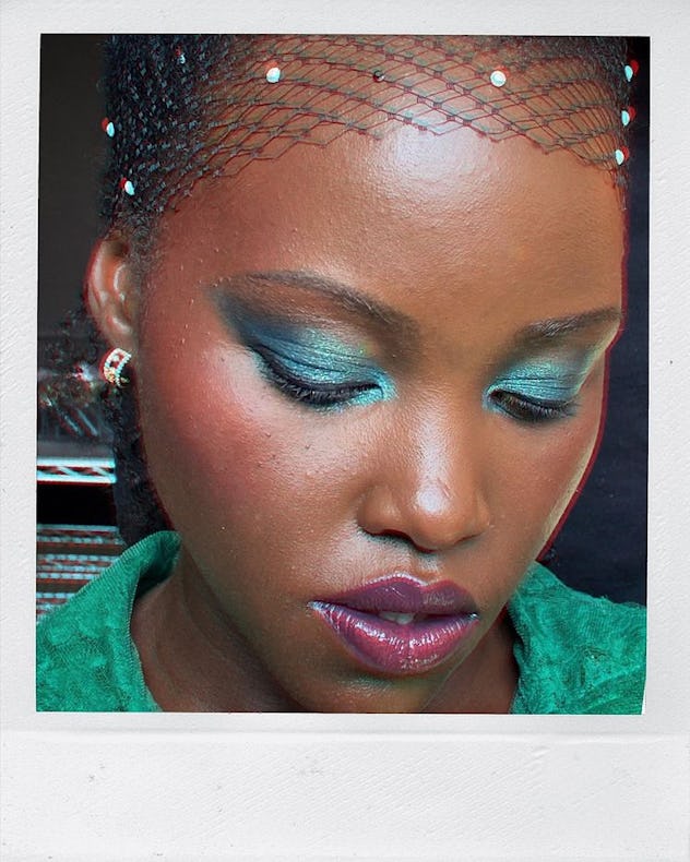 10 Fall 2022 Eyeshadow Trends That Bring The Drama