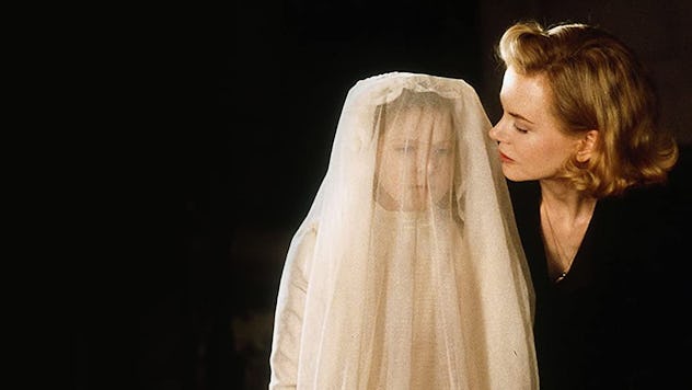 10 Horror Movies With Scary Moms That Will Haunt Your Dreams