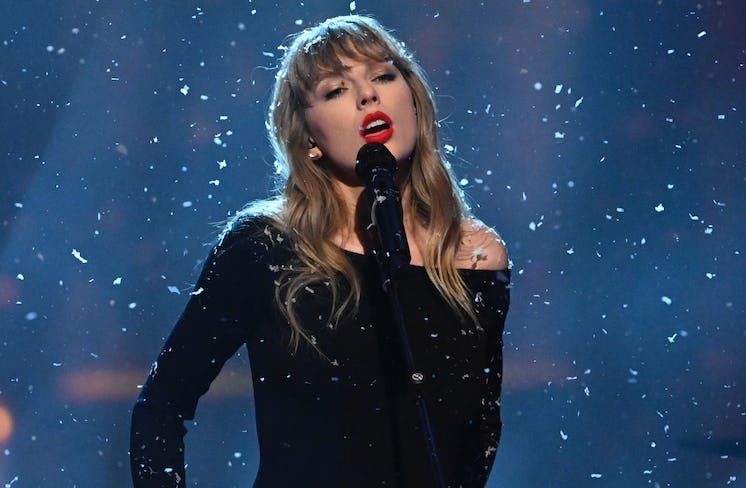 Memes & Tweets About Taylor Swift, Bon Iver Singing "Exile" In London