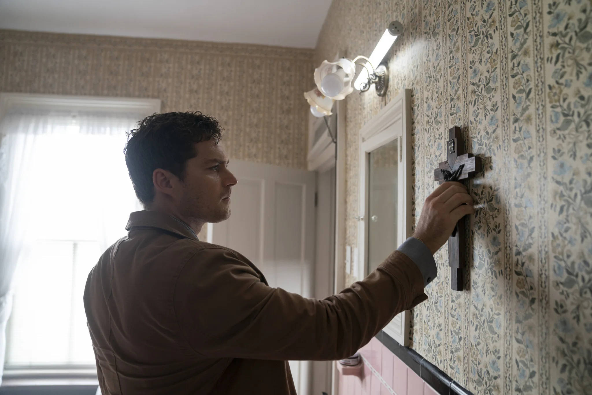 'The Visitor': Finn Jones loves the sick, twisted ending of his new ...
