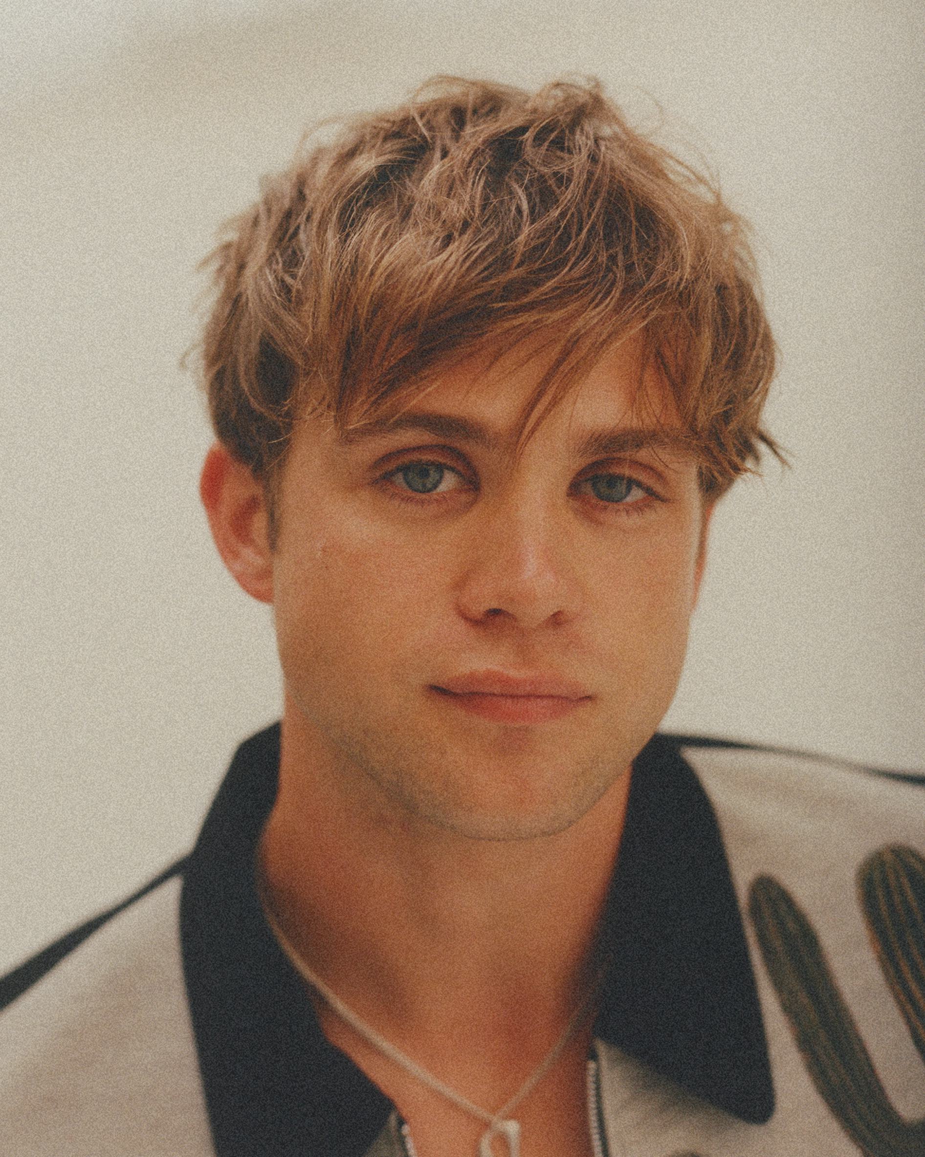 ‘The White Lotus’ Star Leo Woodall Is Nothing Like Cheeky Jack