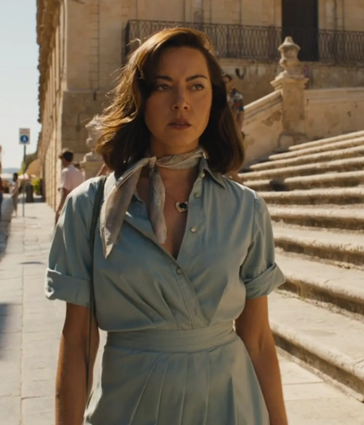 Aubrey Plaza's 'White Lotus' Outfits Give Strong Eurocore Vibes