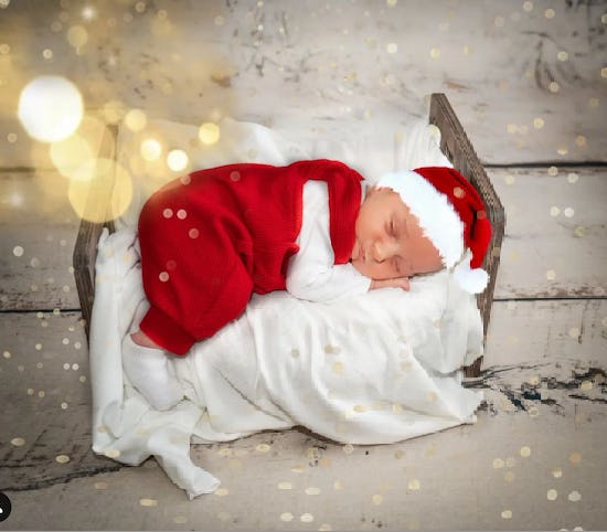 These 20 Christmas Baby Announcements Are Merry & Bright