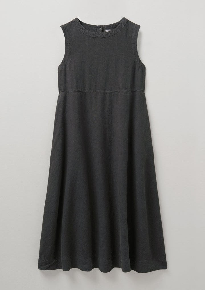 11 Brands Like The Row To Shop For Beautiful, Minimalist Pieces