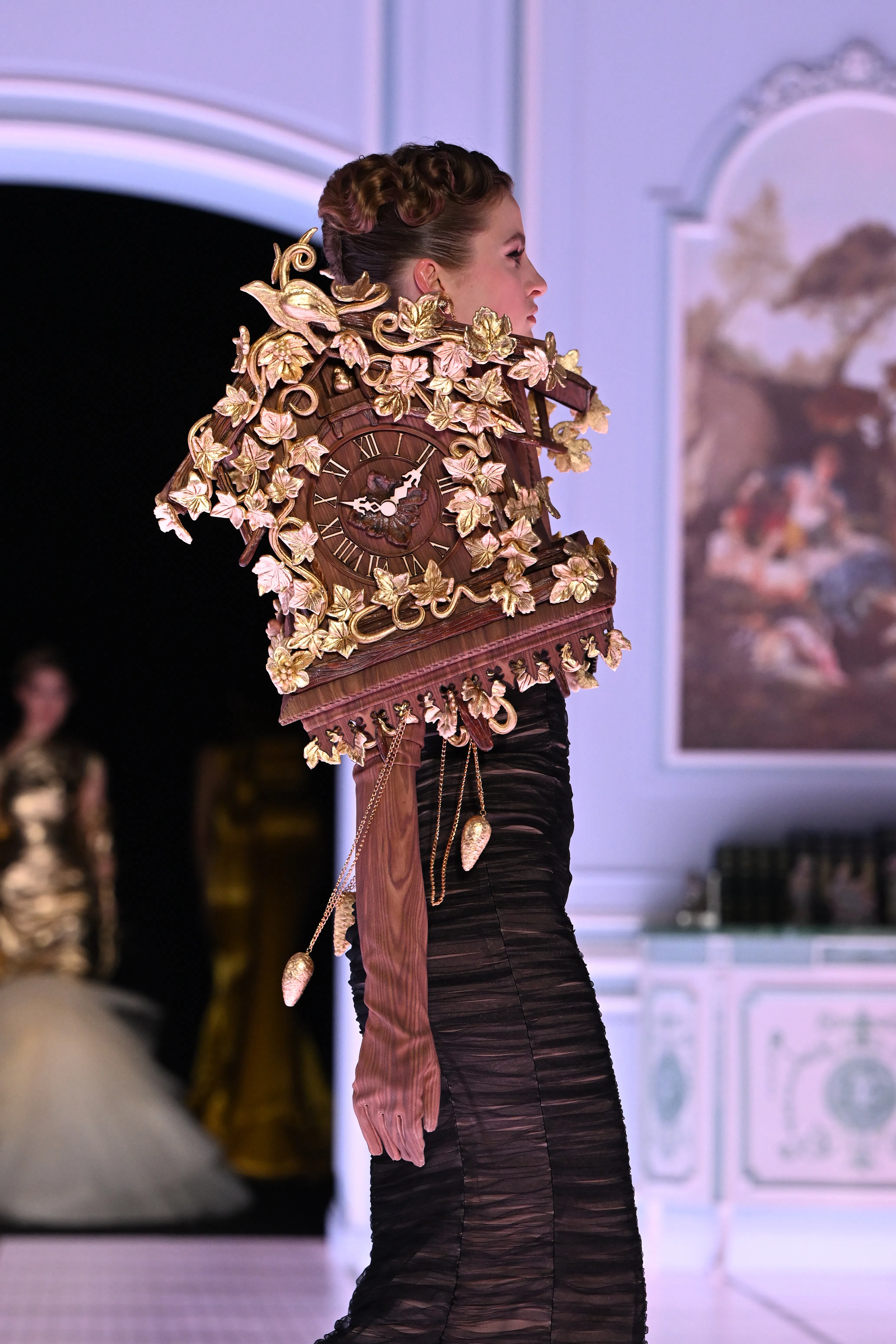 Jeremy Scott Transformed Gigi Hadid and Co. into Furniture at Moschino ...