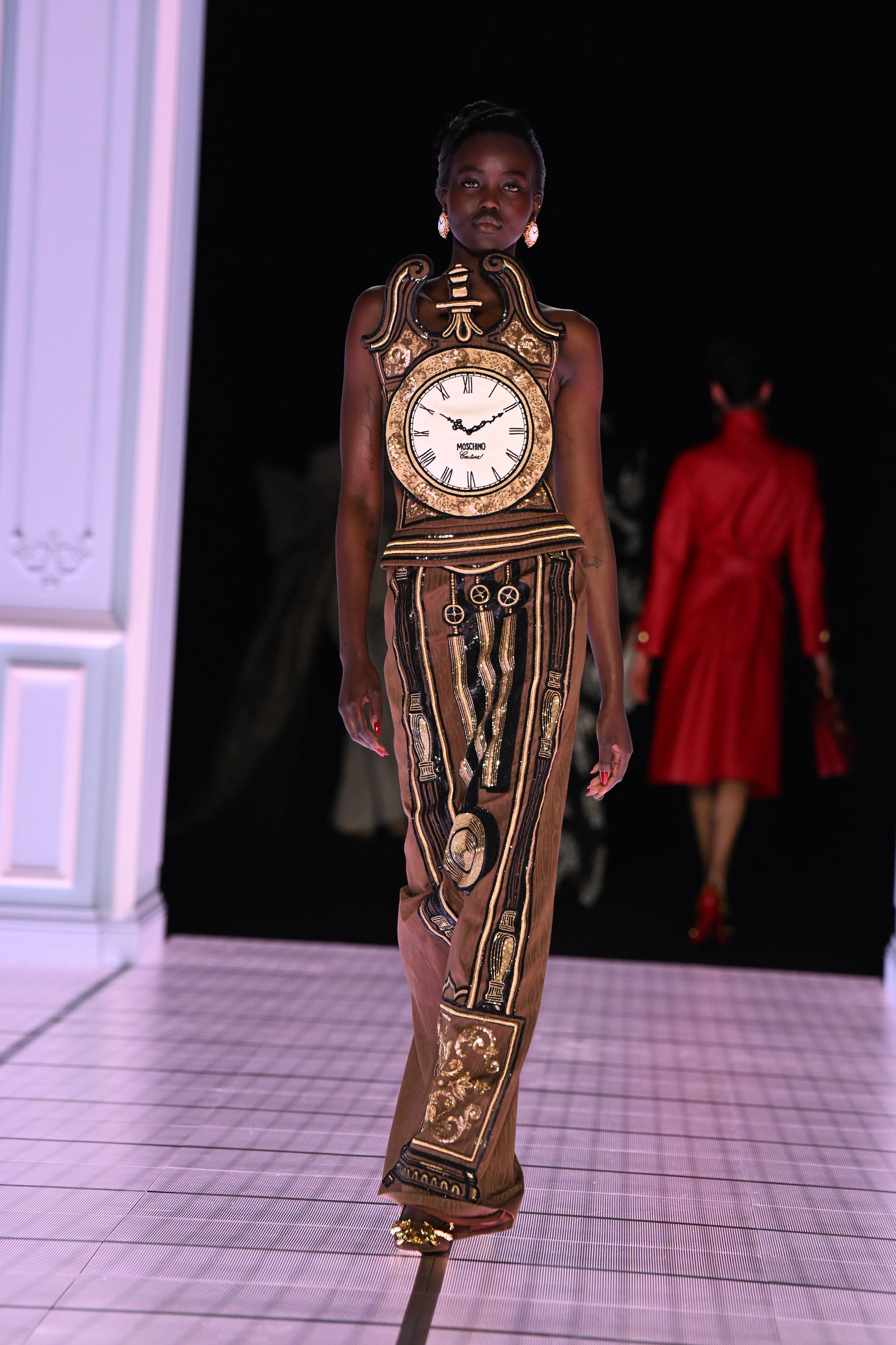 Jeremy Scott Transformed Gigi Hadid and Co. into Furniture at Moschino ...