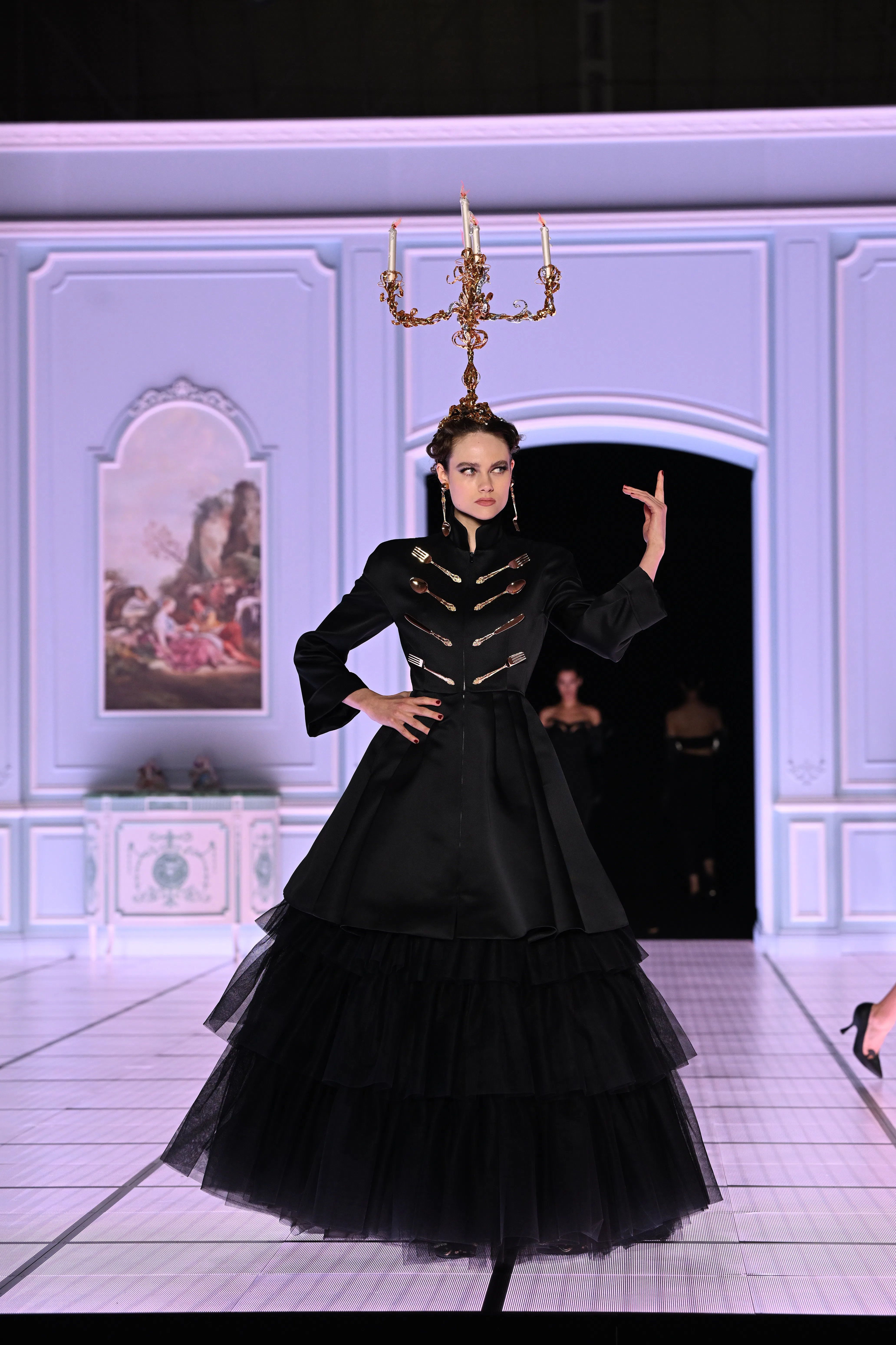 Jeremy Scott Transformed Gigi Hadid and Co. into Furniture at Moschino ...