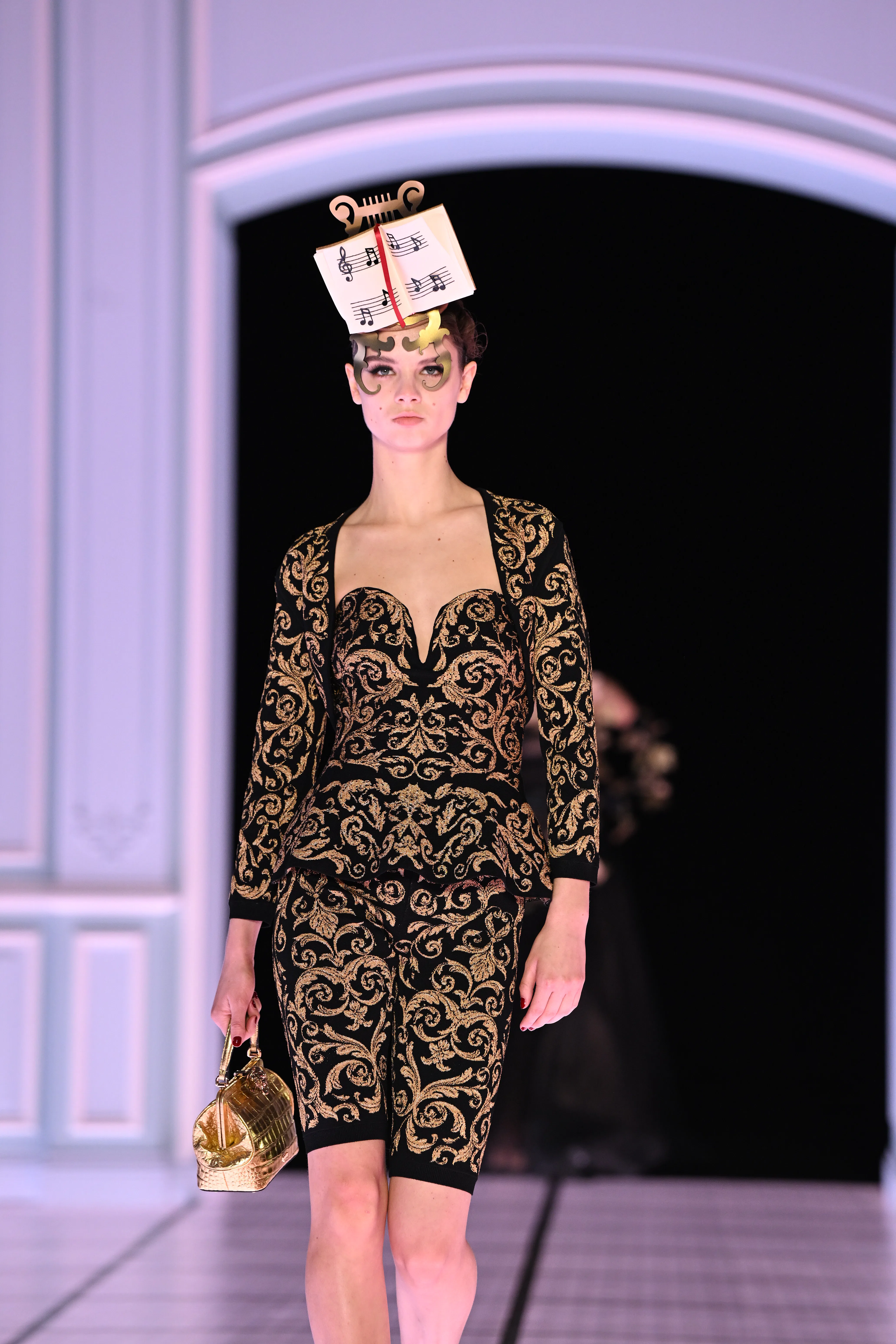 Jeremy Scott Transformed Gigi Hadid and Co. into Furniture at Moschino ...