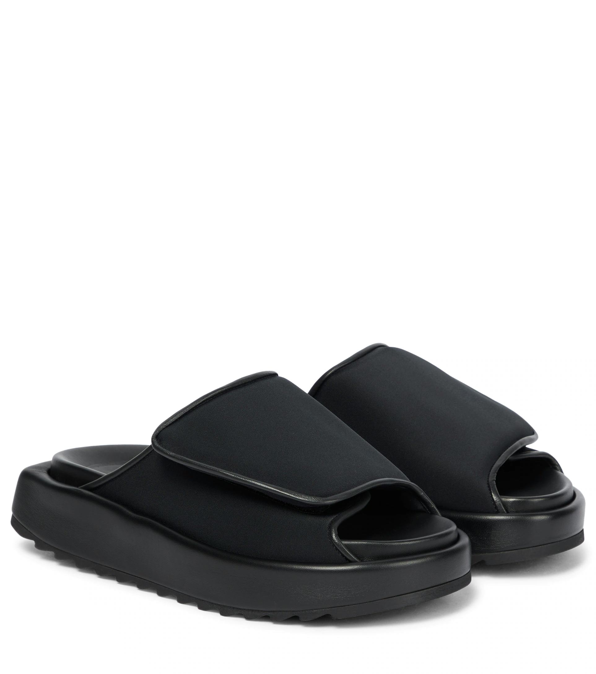 30 Trendy April Outfit Ideas For Spring 2022