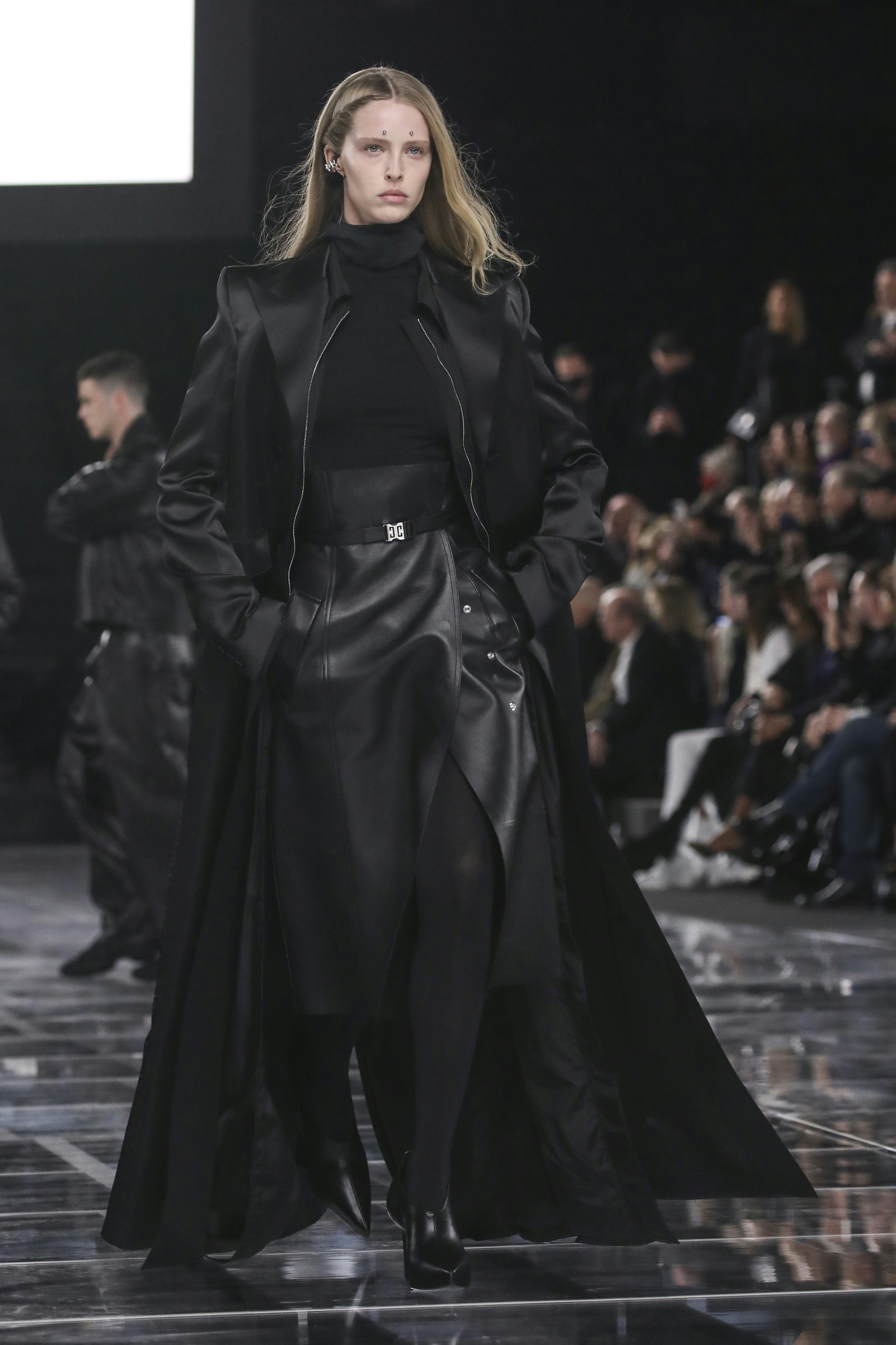 Givenchy's Fall/Winter 2022 Show Was A Grunge-Goth Extravaganza