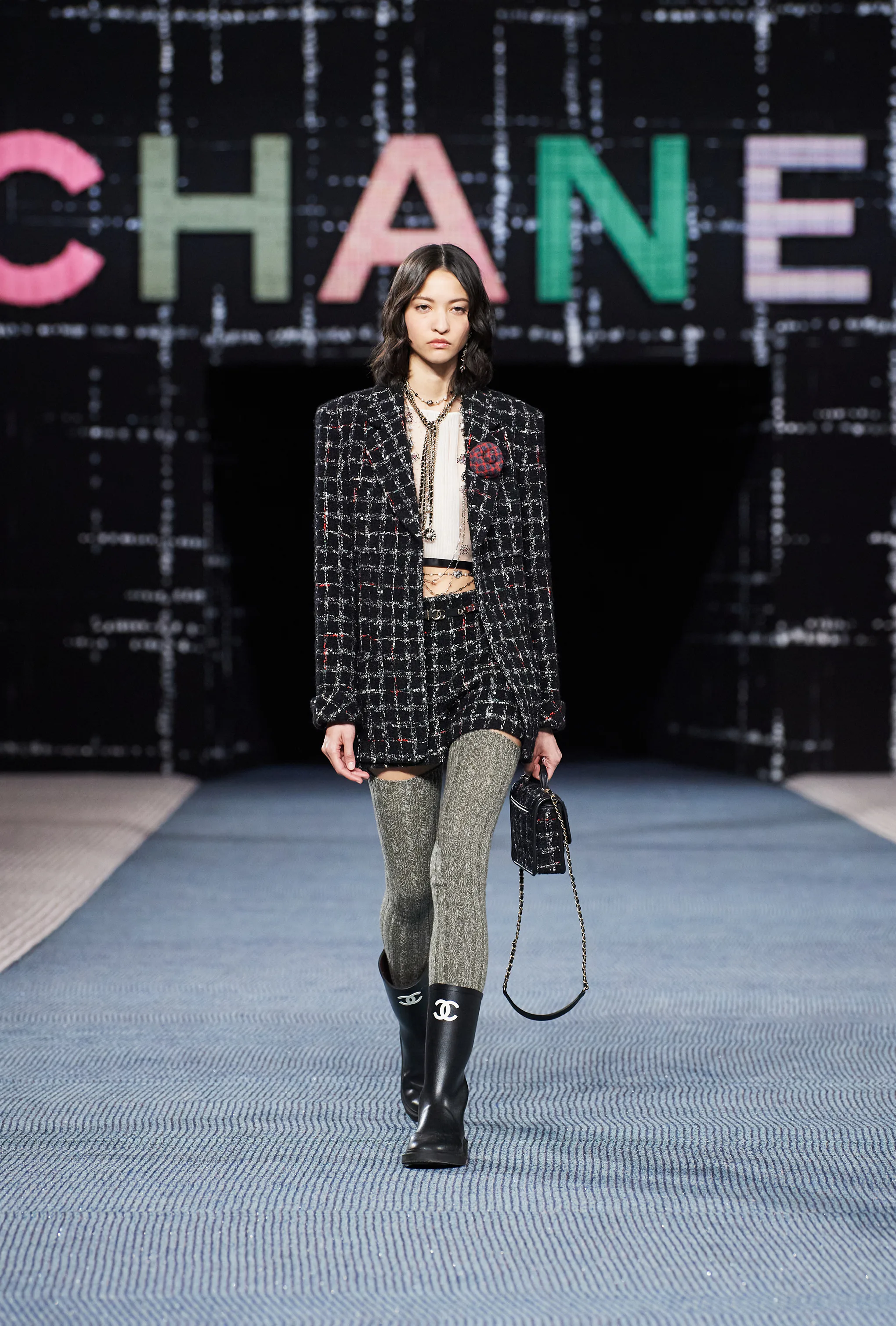 The Chanel Fall Winter 2022 Show Was A Tribute To Tweed