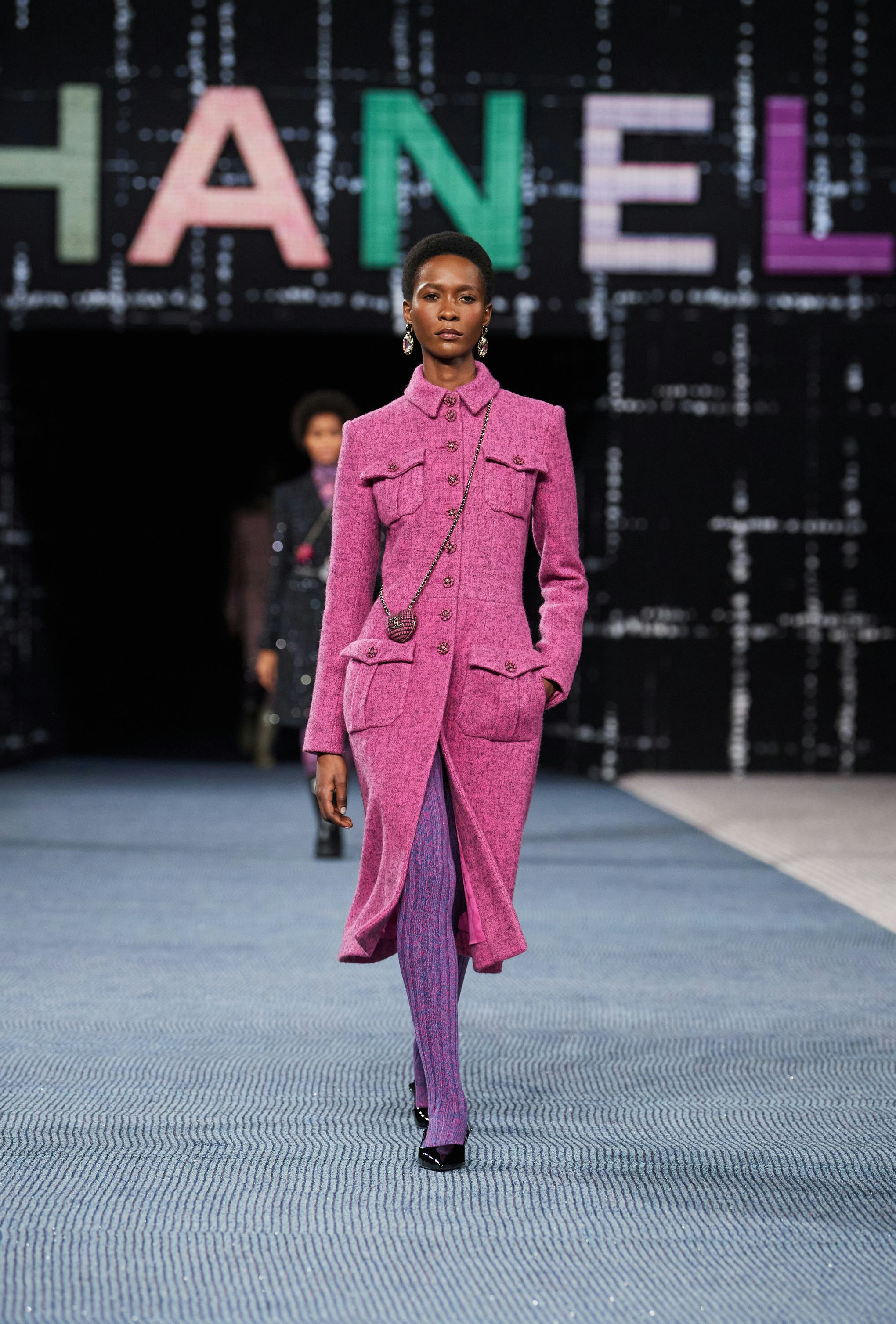 The Chanel Fall Winter 2022 Show Was A Tribute To Tweed