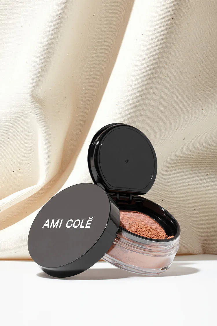 Ami Colé's Skin Melt Loose Powder Is An MVP For Shine Control