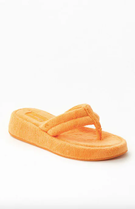 The Best Chunky & Platform Flip-Flops For A Y2K Fashion Summer
