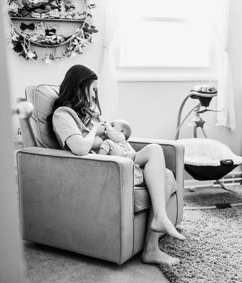 42 Breathtaking Breastfeeding Photoshoot Ideas For The Loveliest Pictures