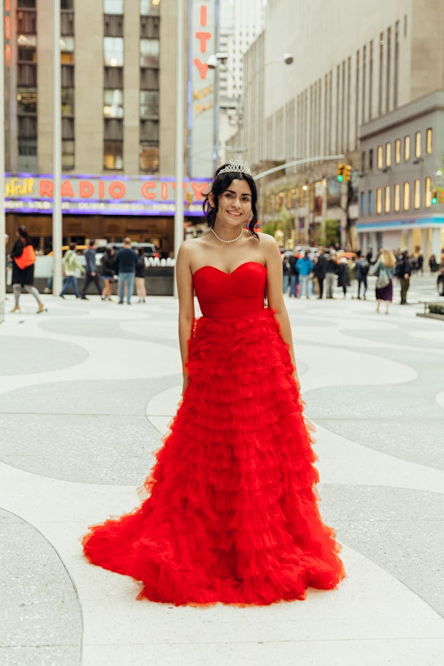 Olivia Rodrigo's 'Sour Tour' In New York Brought Prom Dresses ...