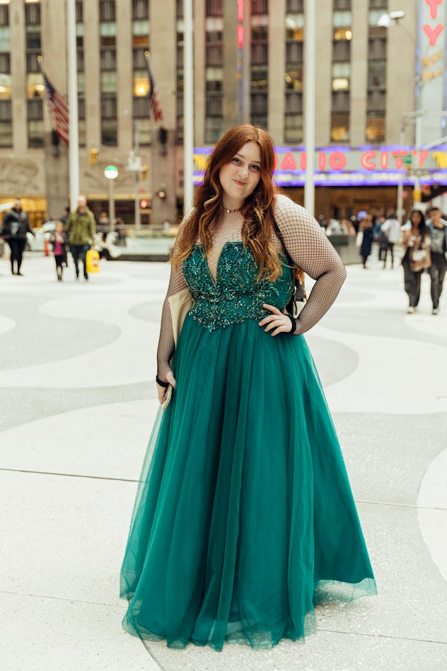 Olivia Rodrigo's 'Sour Tour' In New York Brought Prom Dresses ...