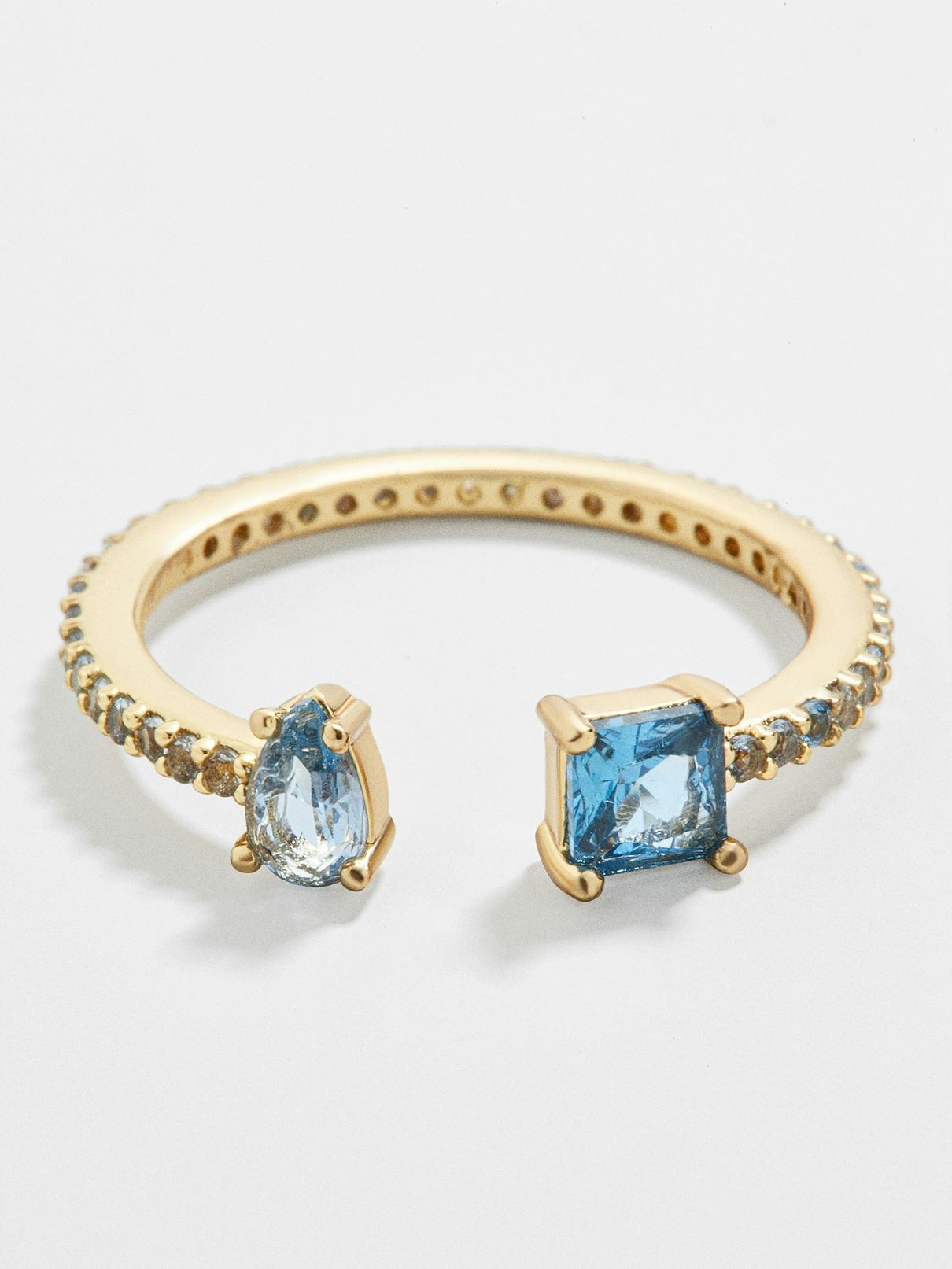 Jennifer Aniston's BaubleBar Jewelry Spoke To Her Classic Style