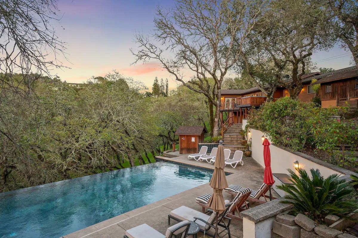 Airbnbs With Infinity Pools That'll Take Your Pics To Infinity & Beyond