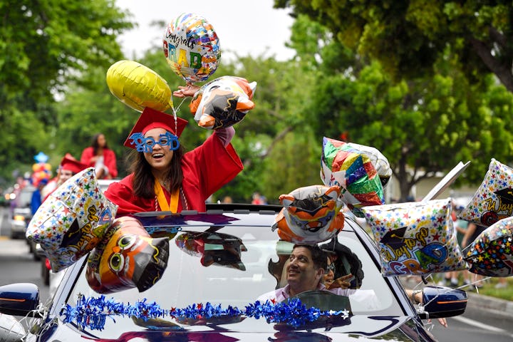 20 Graduation Car Decorations To Celebrate The Class Of 2022